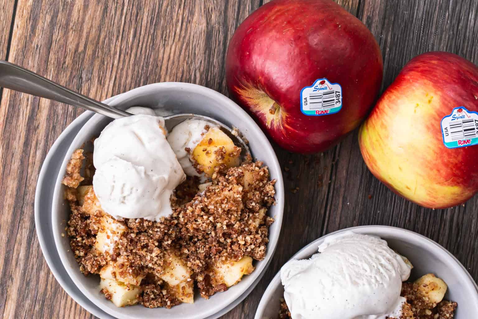 Raw Apple Crumble with Rave® Apples | Stemilt Growers